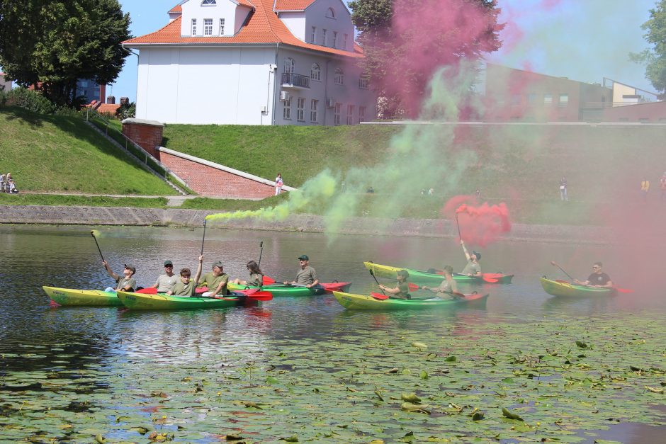 Jono kalnelyje iškilmingai iškelta Trispalvė | kl.lt Jono kalnelyje iškilmingai iškelta Trispalvė | kl.lt